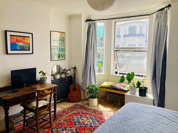 Characterful Home With Spacious Double Bedroom - Kent