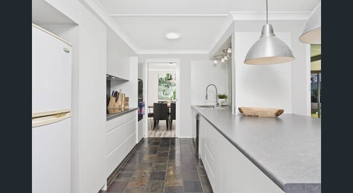 Comfortable, Spacious, Family Whole House-pets Ok - Kingswood