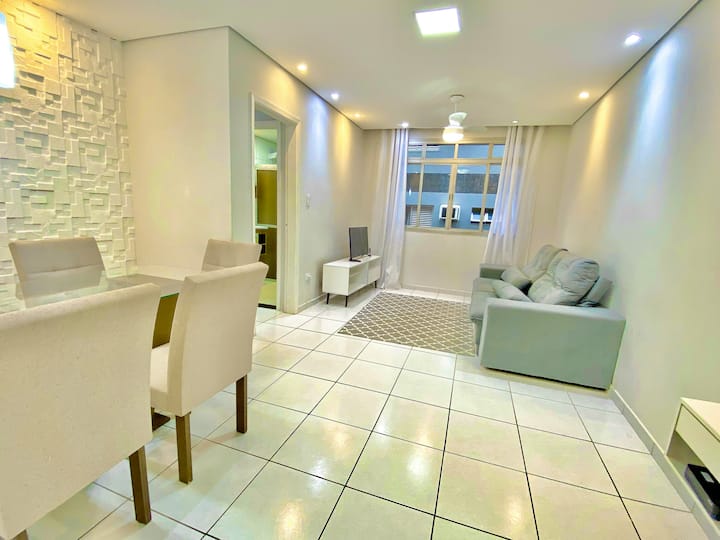 Apto 12 | 8 Cômodos | Suíte Ac | Prox. A Praia - Guarujá