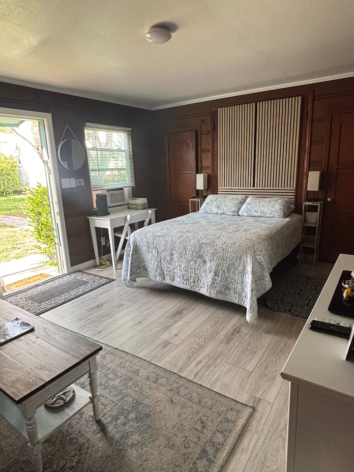 The Beach Cottage - Old Town - San Diego