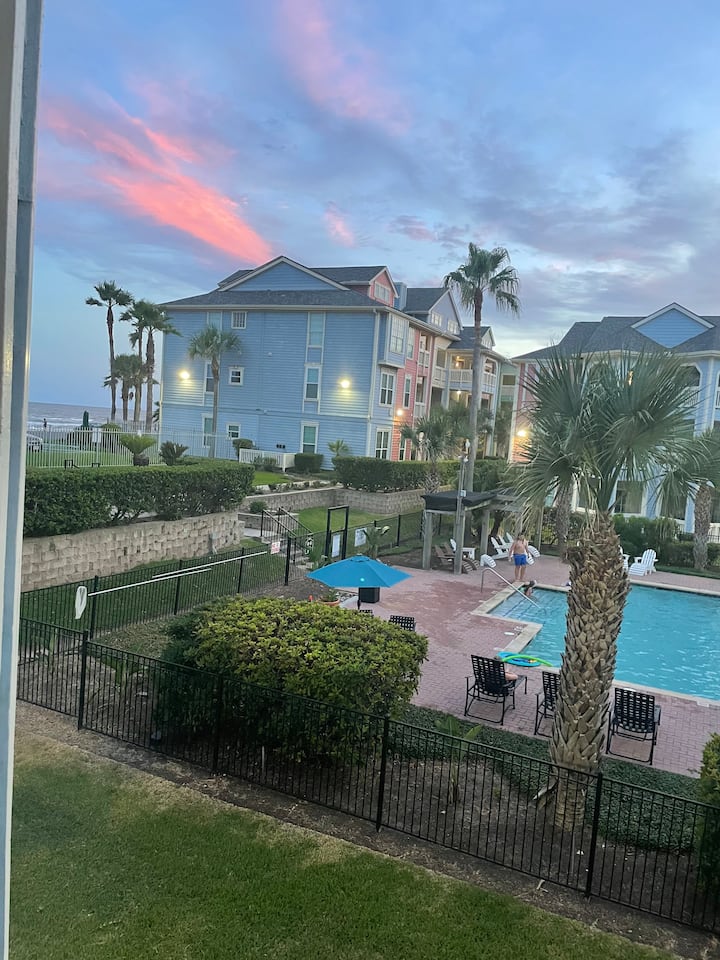 Amazing Pool & Ocean View!  2bd/2ba Condo - Tiki Island, TX