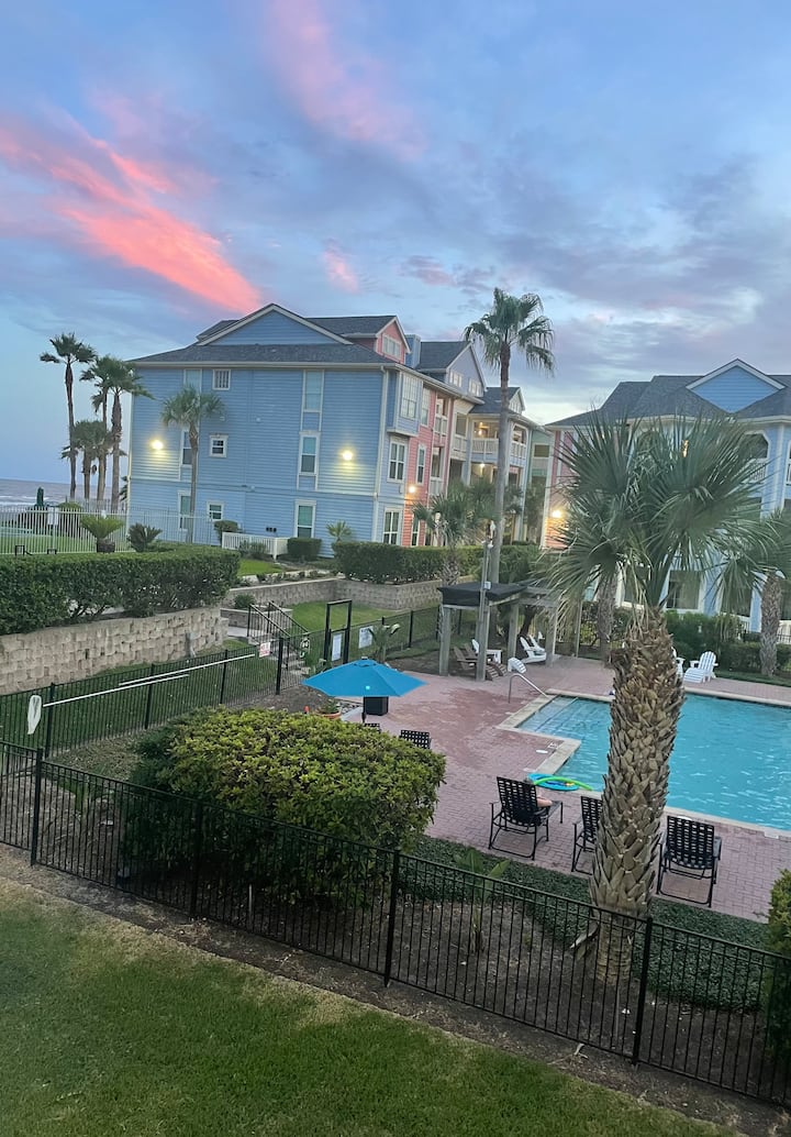 Amazing Pool & Ocean View!  2bd/2ba Condo - Galveston, TX