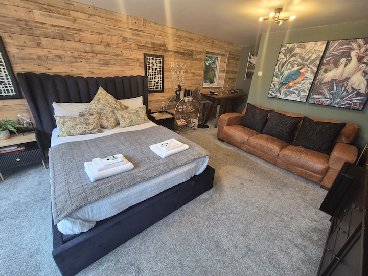 Luxury Town Centre Guest Suites - Shrewsbury