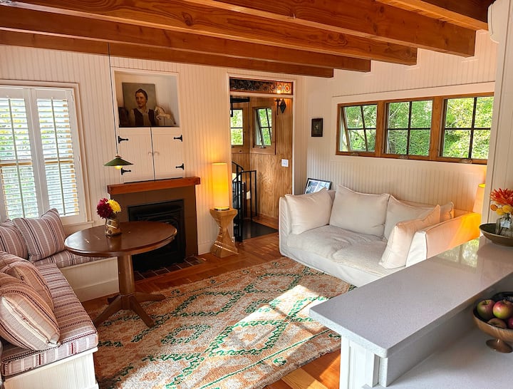 The Lighthouse Cottage - Capo Cod, MA