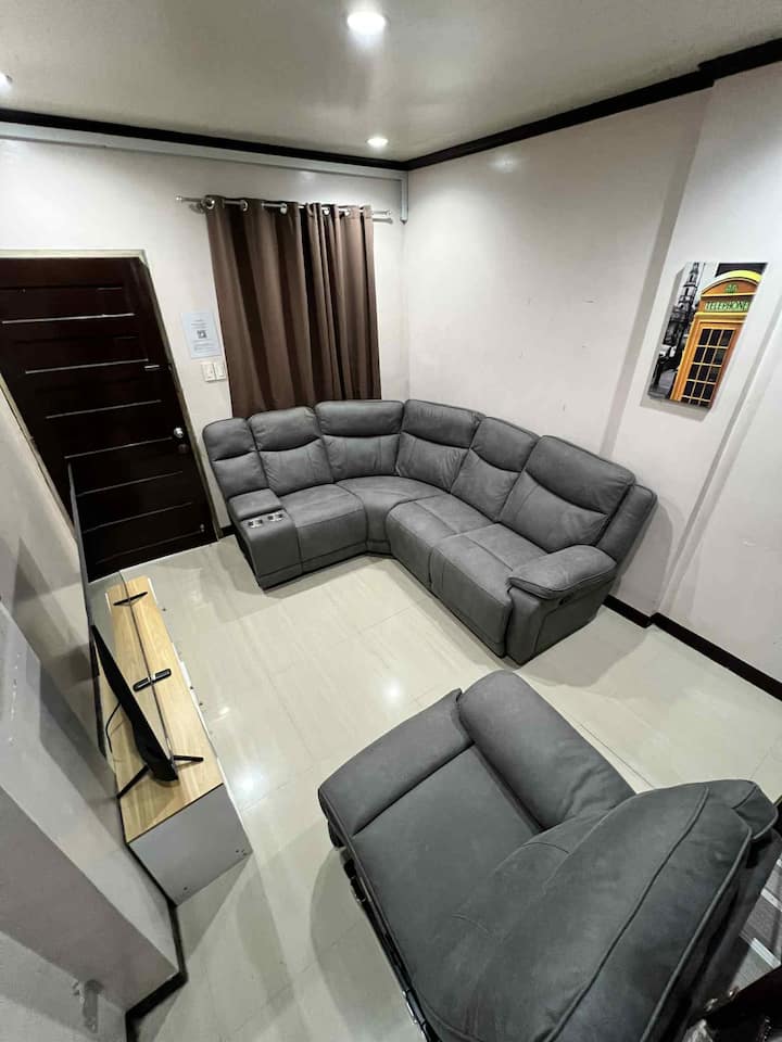 Big Grp Home W/ Theatre-recliners Near Sm Dgt - Davao City