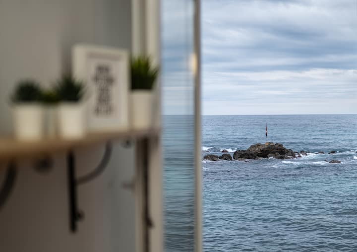 *Finestra Sul Mare* ~ [Sea View + Bus + Center] - Genoa