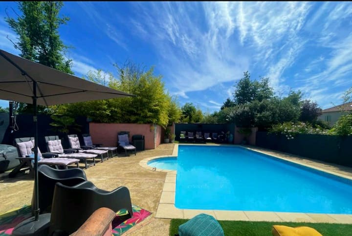Grange Charmante 
Piscine 5x10
7 Chambres 7 Sdbs - France