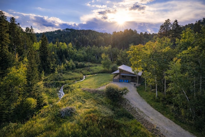 Deadwood Two Bit Cabin On The Creek - Deadwood, SD