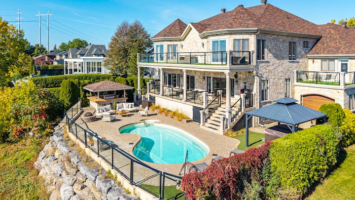 Luxury Riverfront Retreat Ideal For Group Getaways - Repentigny