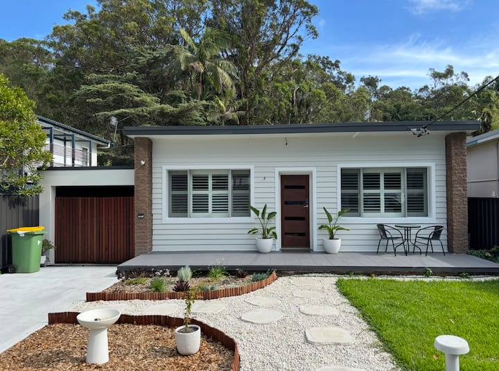 Cowper Cottage ~ Umina Beach ~ Family/pet Friendly - Ettalong Beach