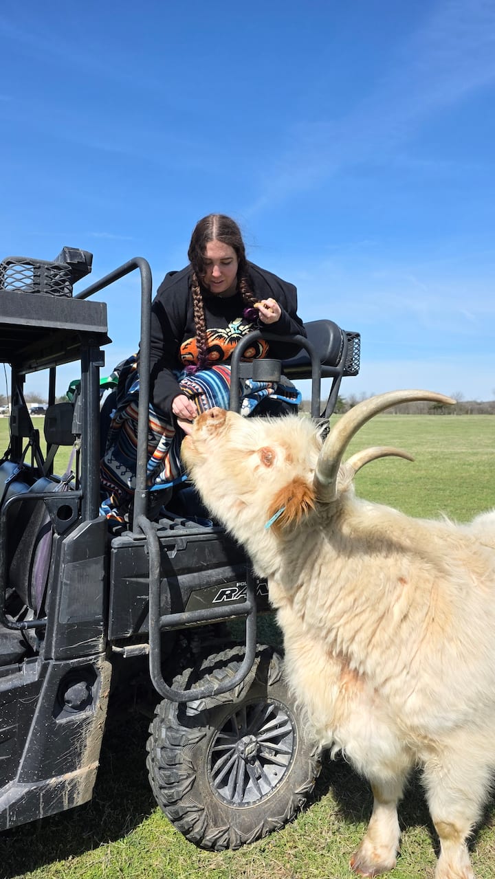Big Red Barn & Bed At Moo & Bray Farm - Lake Texoma