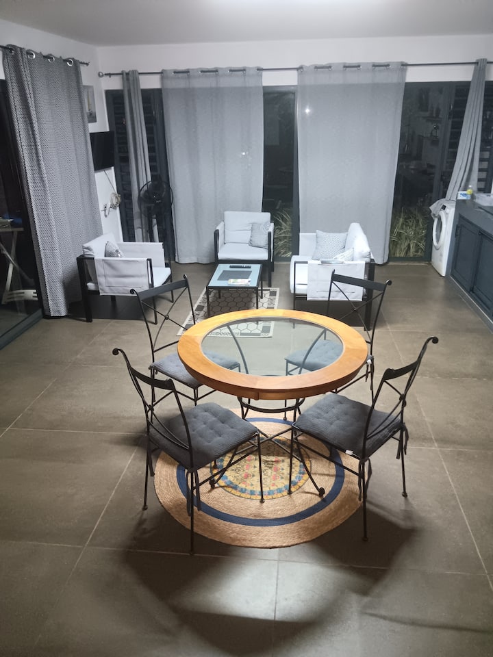 Sunny Basement Studio In Albion - Mauritius