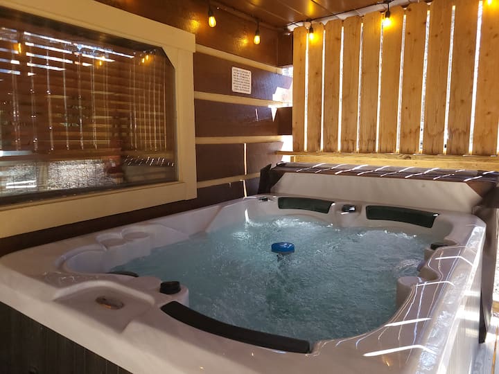 Romantic Cabin~hot Tub~2 Bed/1 Bath~new Remodel - Gatlinburg, TN