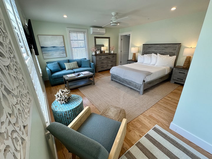 Downtown Newport 1br Suite W/ Parking & Ensuite - Newport, RI