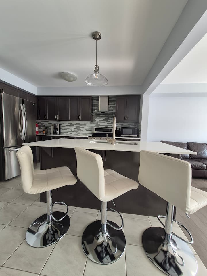 Beautiful Townhouse - Niagara Falls