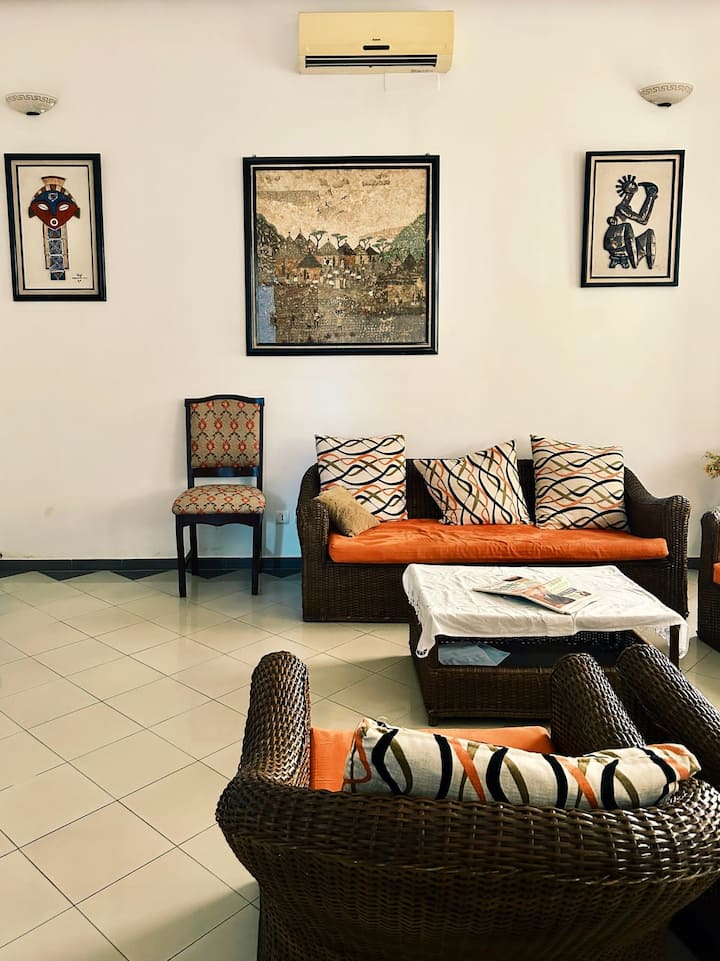 Belle Maison Avec Grand Jardin - Abidjan