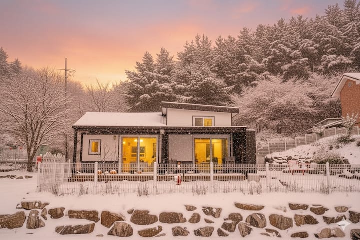 [아리네하우스] 오직한팀,독채,펜스있는반려견잔디,바베큐,워케이션,복층 - 서산시