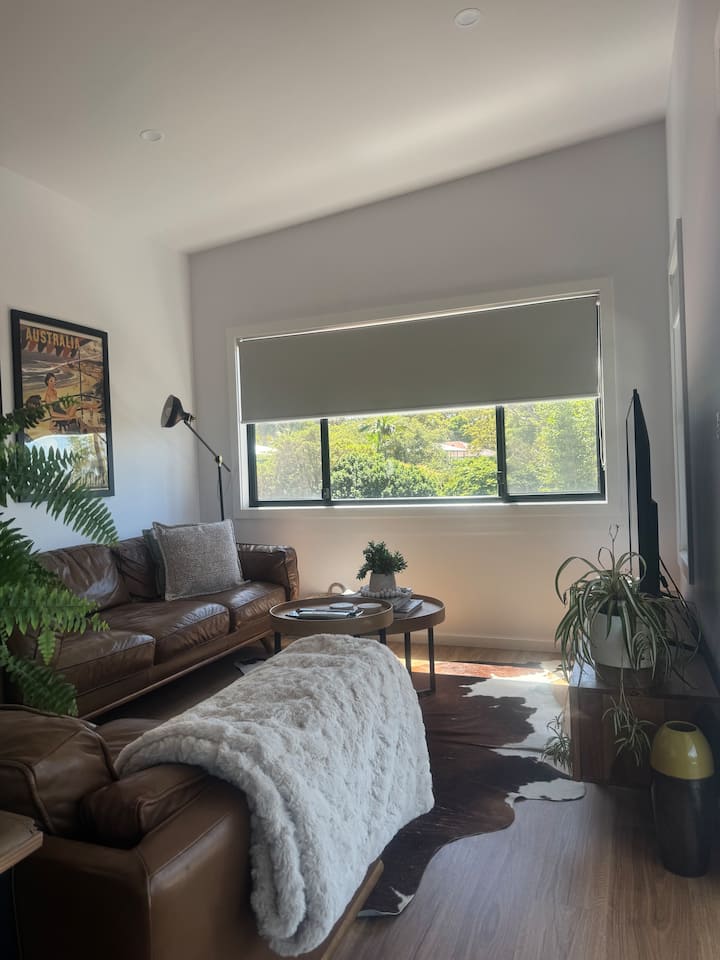 2br Charlestown | Coastal Views | Breakfast - Five Islands