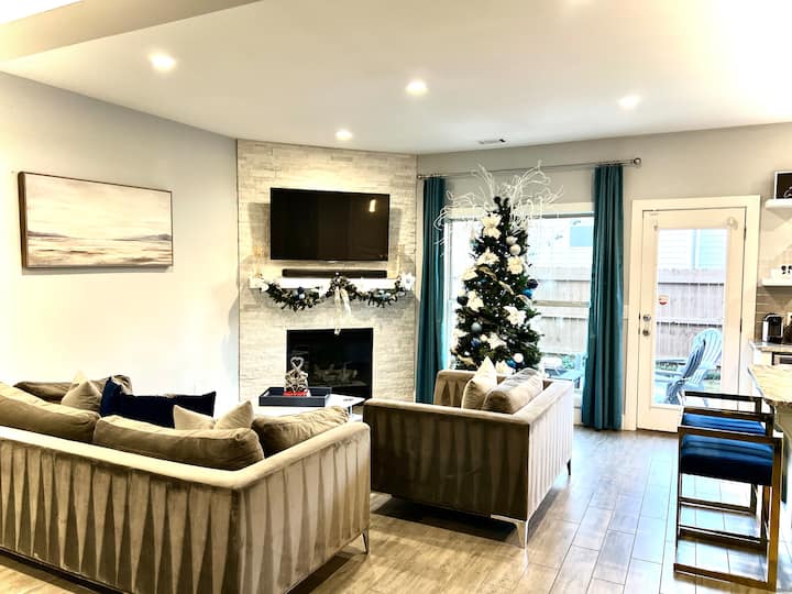 Modern Townhome 3bds/2.5bth With Private Garage. - Lawrenceville, GA