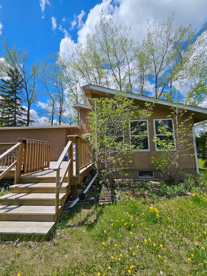 Cozy 3br Cottage - 5min. Walk To Beach & Marina - Manitoba