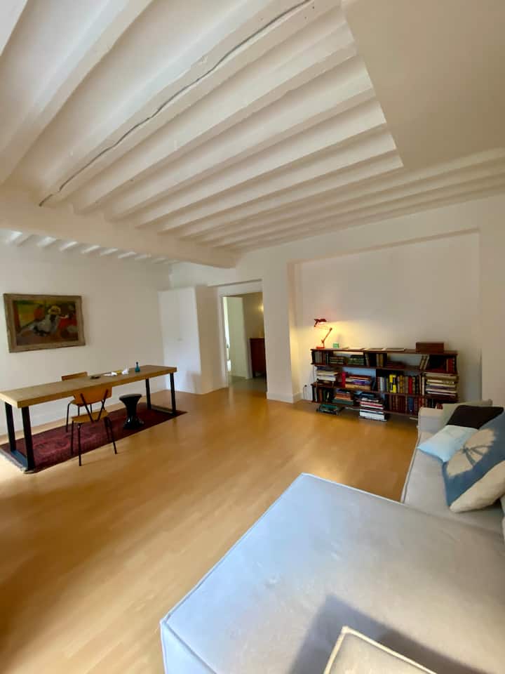 Appartement Rénové
Prime Location
Marais - Paris