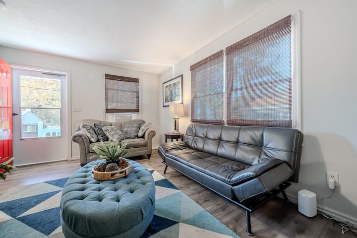 Thomas's Cozy Duplex - Centrally Located - Springfield, MA