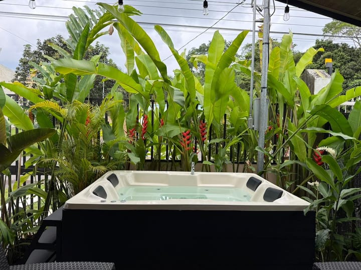 White Passiflora - Private Jacuzzi - La Fortuna