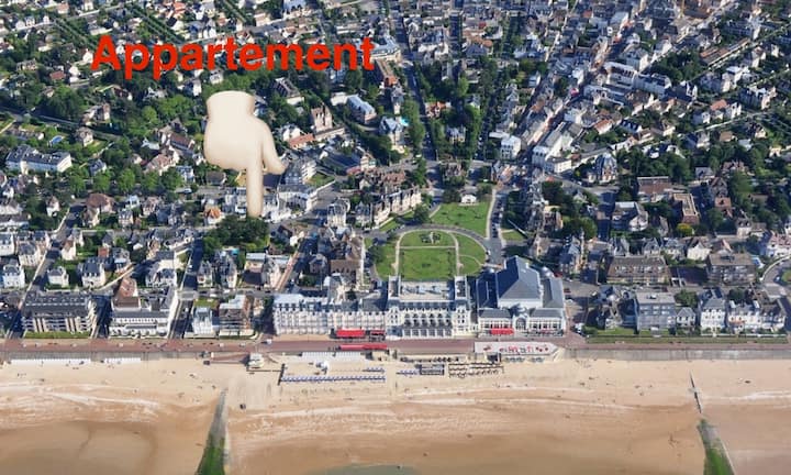 Emplacement Numéro 1, Plage Et Jardin Du Casino - Cabourg