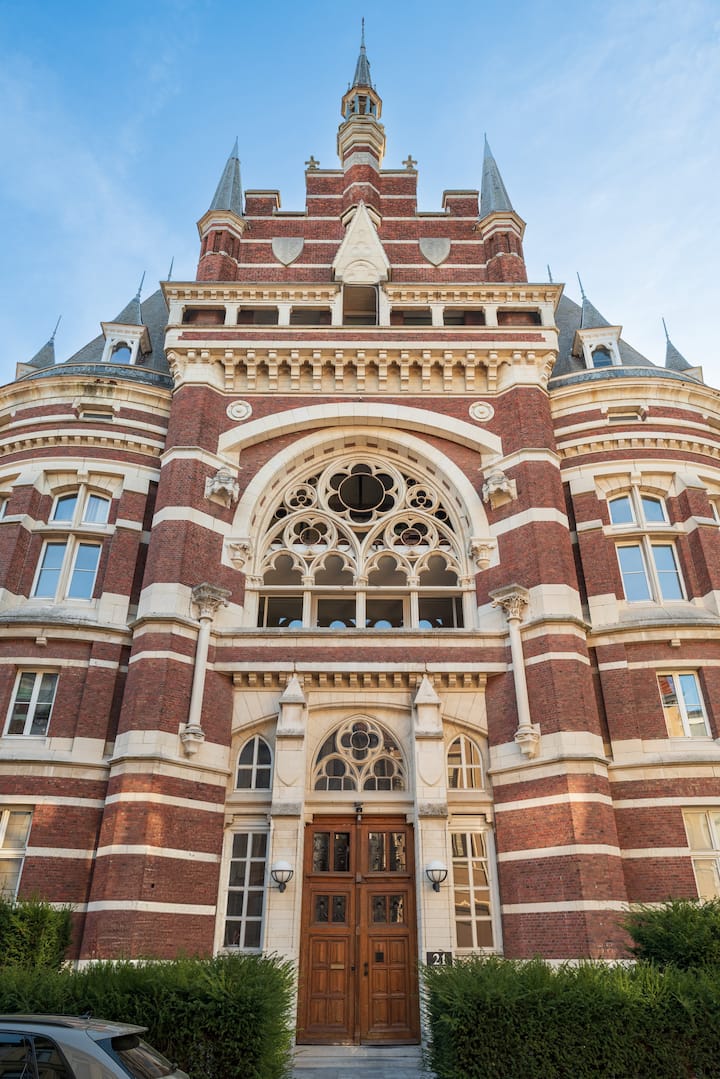 Apt Two Rooms & Parking In Neogothic Castle Park - Aartselaar