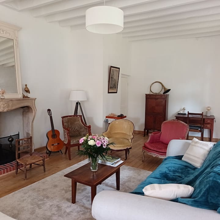 Ancienne Cure, Gîte De Charme Proche Du Pal - Auvergne