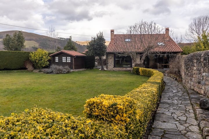 Casa En Terán De Cabuérniga. - Cabezón de la Sal