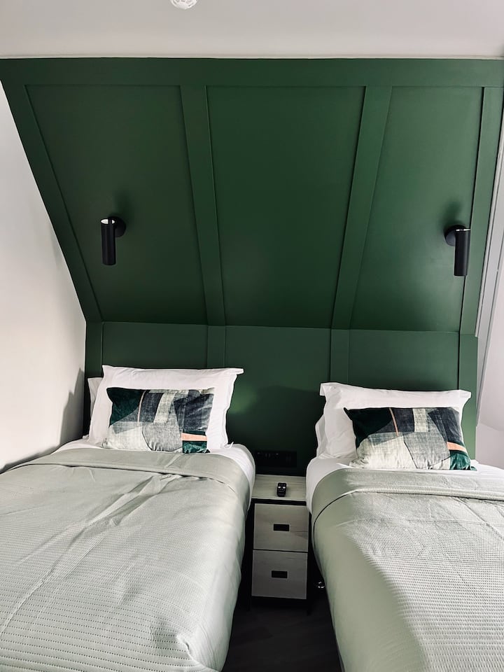 Stylish Twin W/ En-suite & Kitchenette (Room 7) - Innerleithen