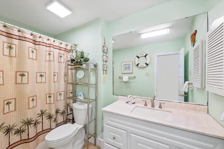 Boats Slips, Boat Parking, Fishing Pier, Pool! - Port Aransas, TX
