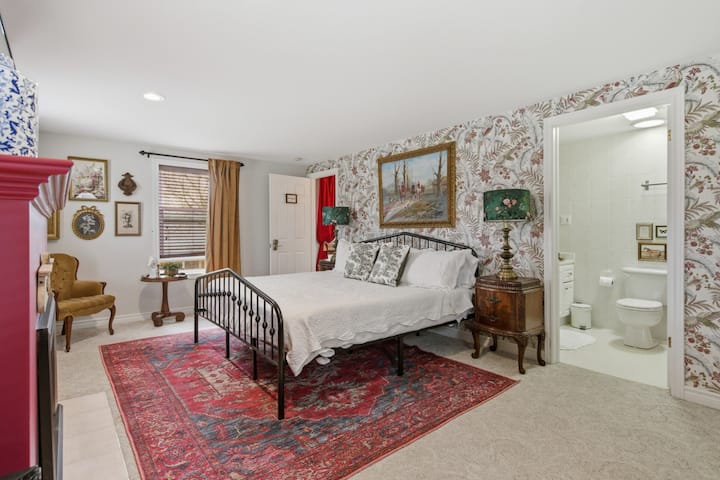 Niagara-on-the-lake Oscar Wilde Room! - Niagara-on-the-Lake