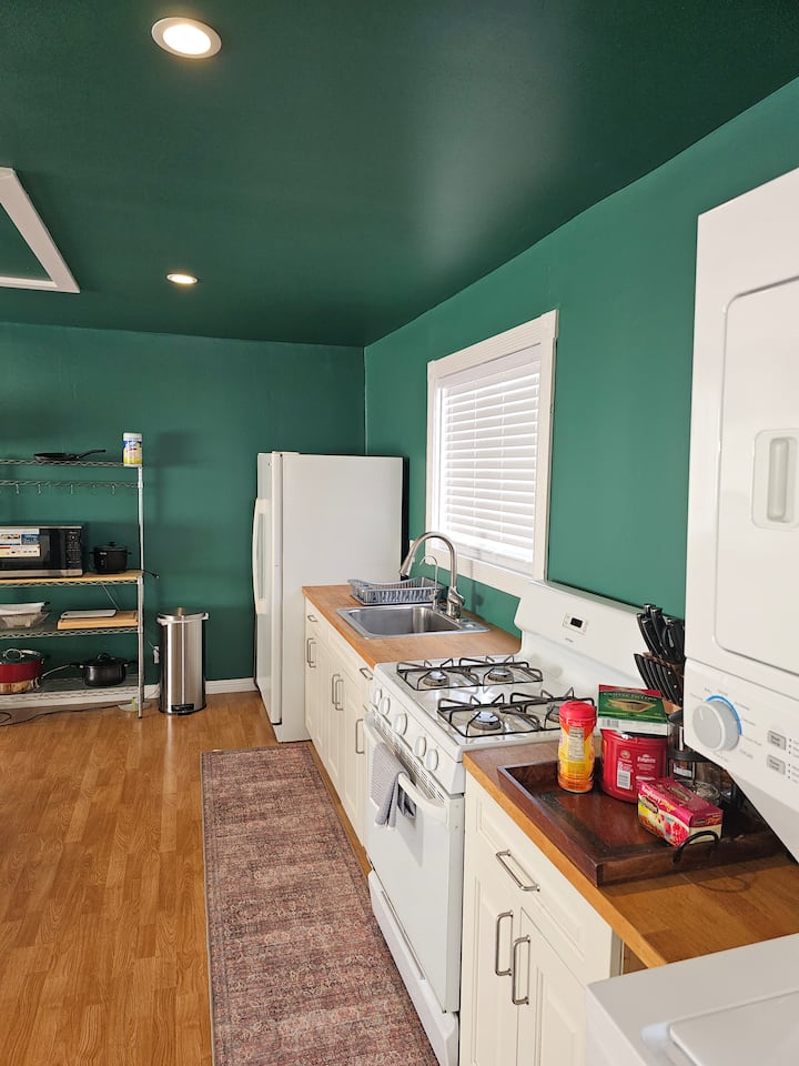 Spacious Upstairs Studio With Private Entrance - Redwood City, CA