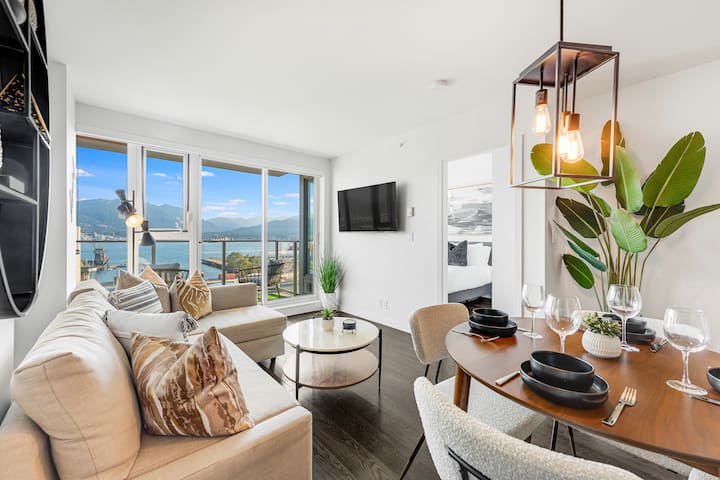 Mountain View Haven With Parking /2beds/ac - North Vancouver
