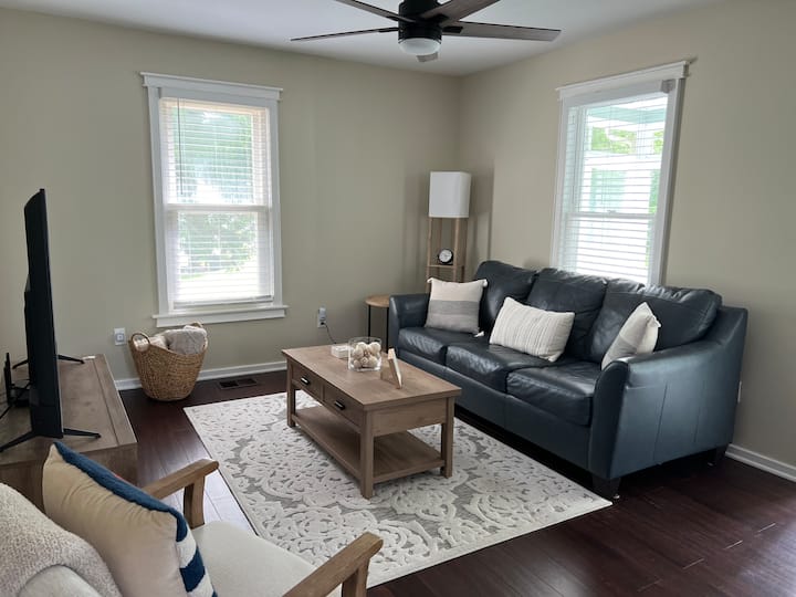 A Charming Home On Quiet Street! - Kring Point State Park, Redwood