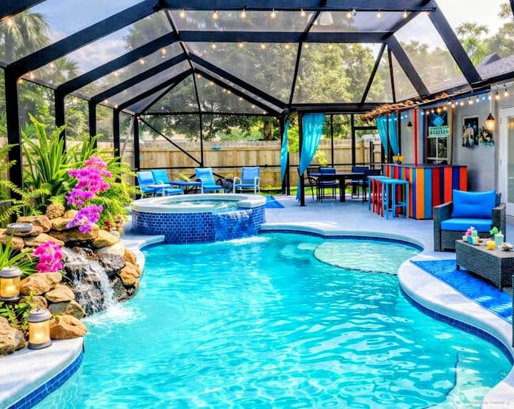 Pool + Hot Tub •Tiki Bar• Pet Friendly •Near Beach - Vero Beach, FL