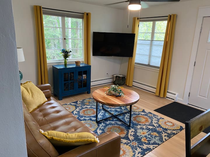 Attractive, Remodeled Apt Near Airport - Anchorage, AK