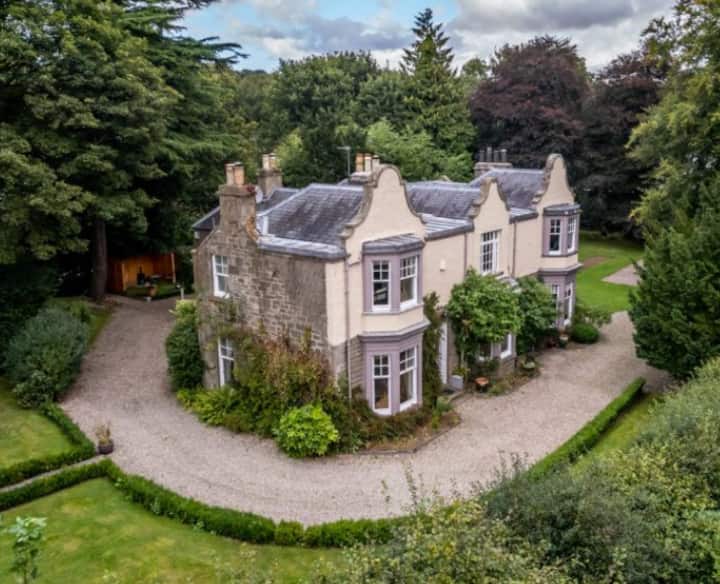 Luxury Country Estate Mansion By The City - Dundee