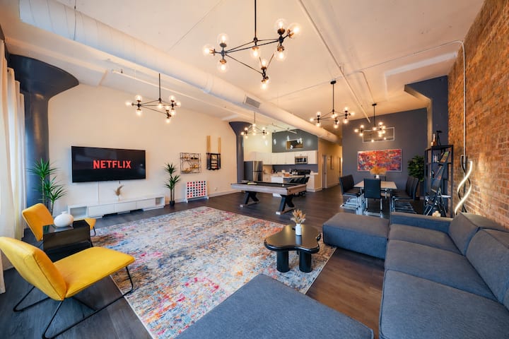 Spacious Luxury 6br Suite W/ Jacuzzi & Pool Table - Chicago, IL