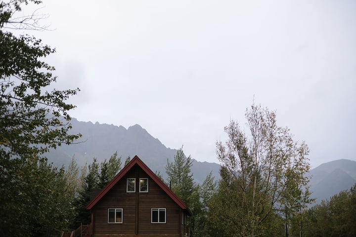Romantic Rustic Pioneer Peak Cottage With Hot Tub - Alaska