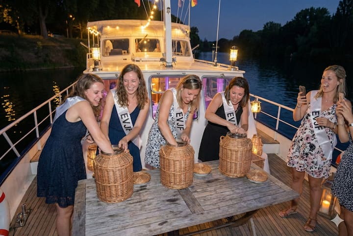 Bateau Logement Avec Animations Originales ! - Lille