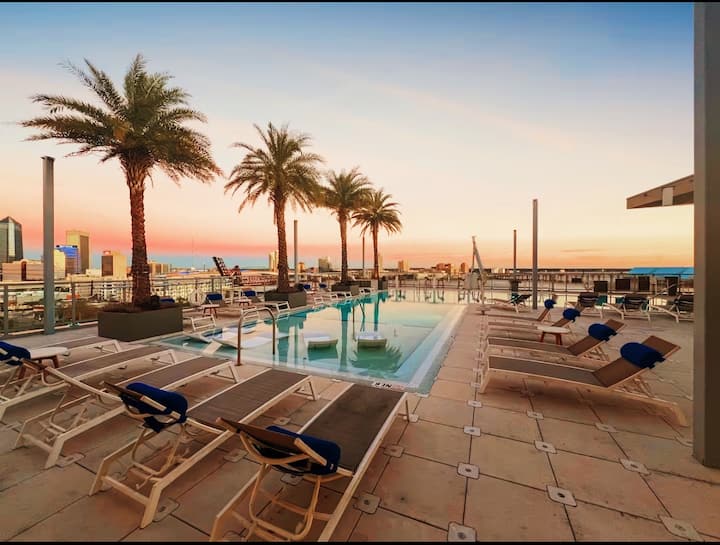 Luxury Rooftop Apartment Downtown-riverside! - Jacksonville, FL