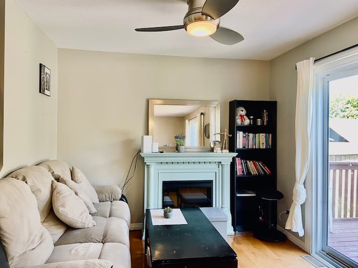 Bedroom W Private Bath In Kanata - Kanata