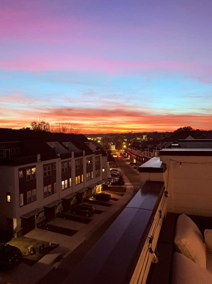 4-story Townhome, Rooftop Patio + Office - Uptown - Charlotte Douglas Airport (CLT)