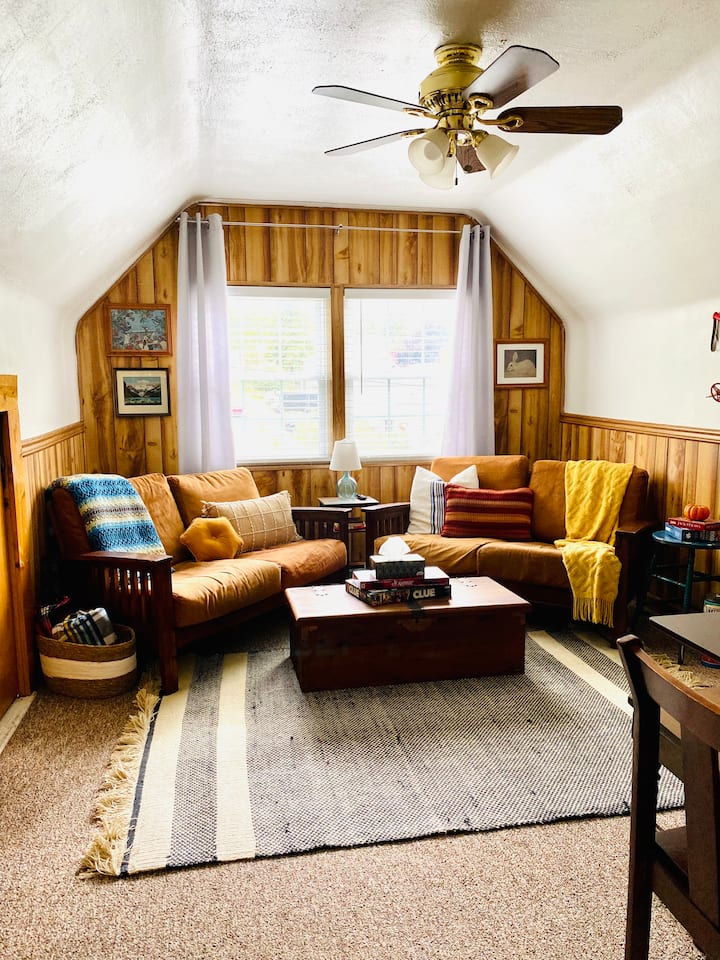 Lake Erie Camp Cozy *Ideal For Long Stay* Apt B - Erie, PA