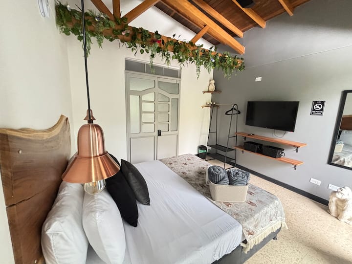 Room |Hotel Boutique, Jacuzzi+bar, In Medellin - Colombia