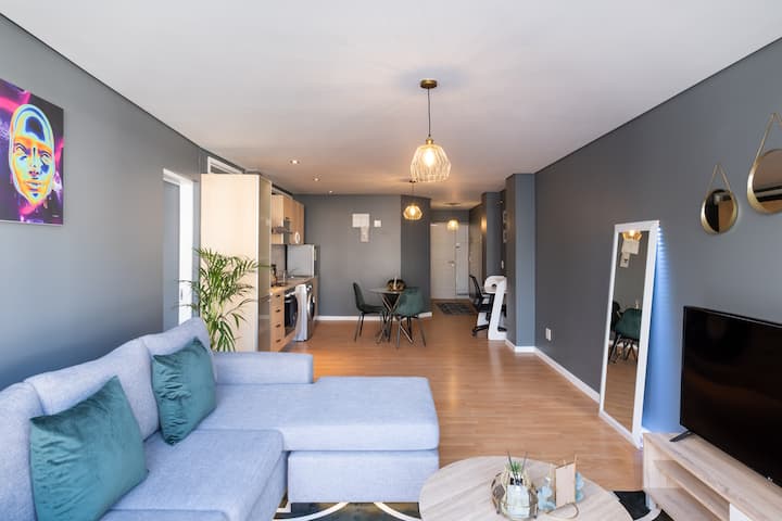 Mountain View Luxe Apt |2bd|pool | Parking|gym| - Cape Town
