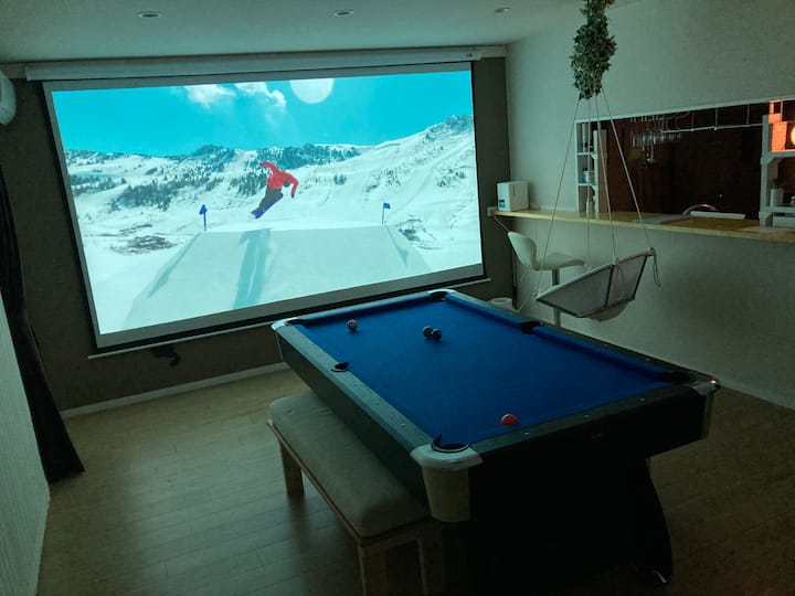 岡山駅徒歩15分/無料駐車場/大型スクリーン/ビリヤード/ハンギングチェア/ゲーム機 - Okayama